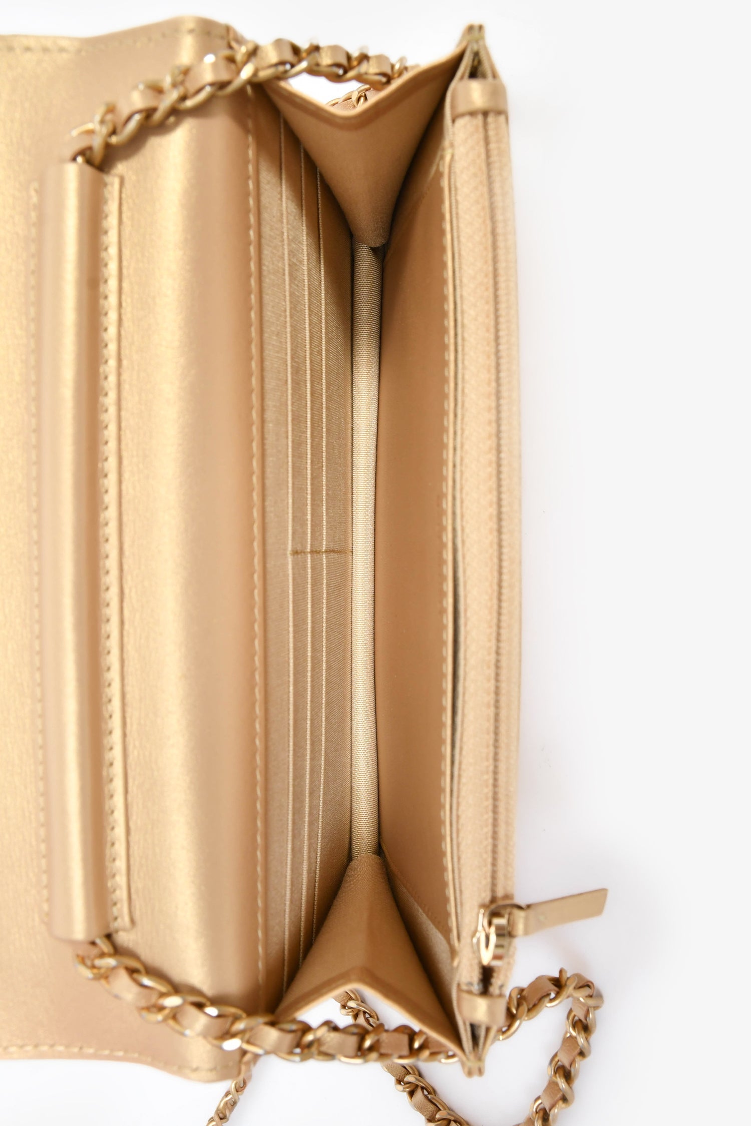 Pre-Loved Chanel™ 2019 Gold Metallic Enamel CC Logo Wallet On Chain ...